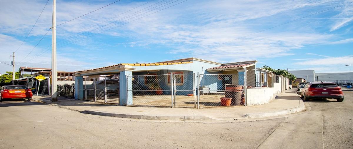 Casa en venta disponible en Asís 2275, Parque Industrial Progreso ...
